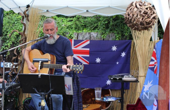 Phil Douglas-kb2816-pu | Taunus-Nachrichten