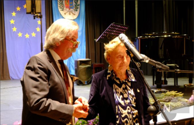 Ehrenplakette für Michèle Legoughy | Taunus-Nachrichten