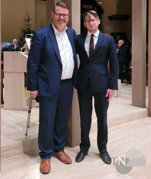 Peter Holder – Eine voll besetzte St. Dionysius Kirche genießt ein ...