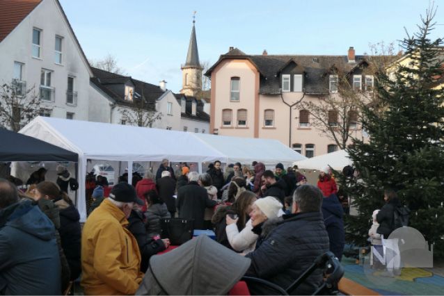 Auch der Nikolaus stattet dem Adventsbasar einen Besuch ab | Taunus ...